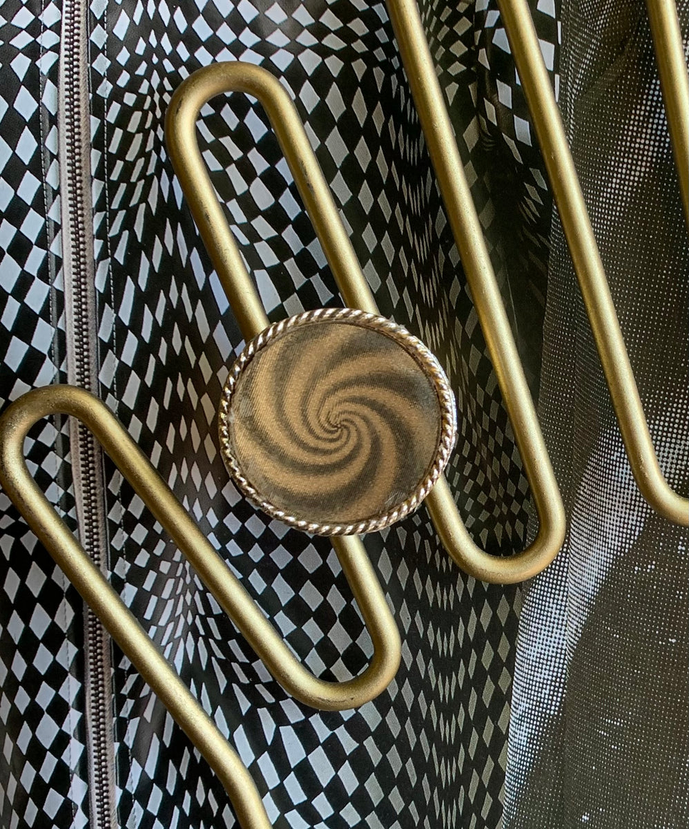 Optical illusion Ring – Closures-Remnants