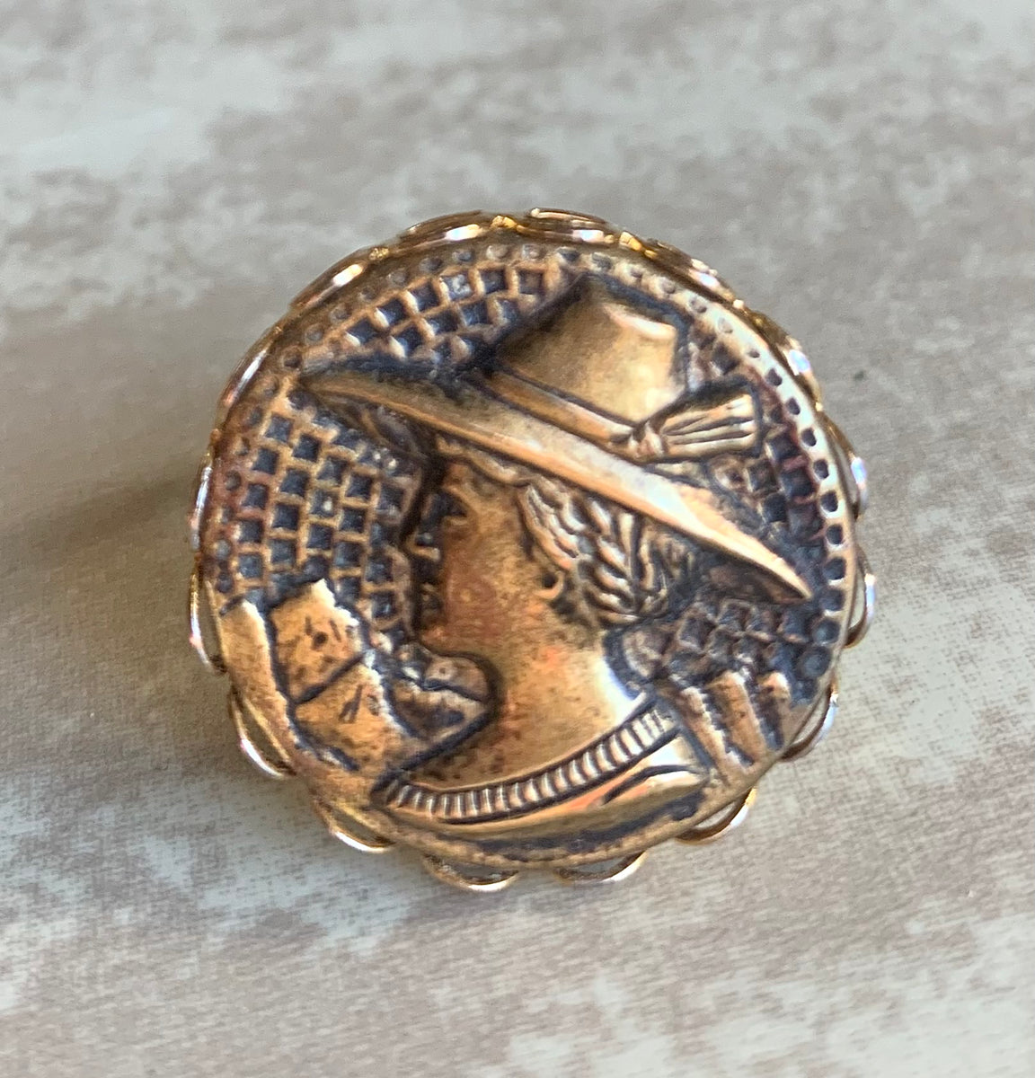 Lady Button Ring – Closures-Remnants